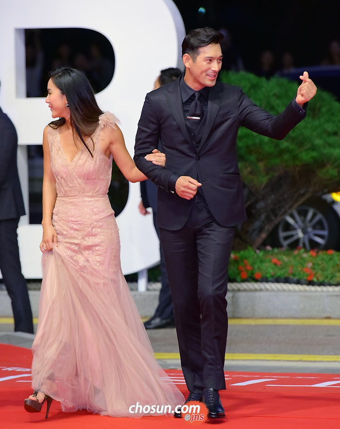 [BIFF 포토] 오지호, '손하트는 애교죠~'-pickcon