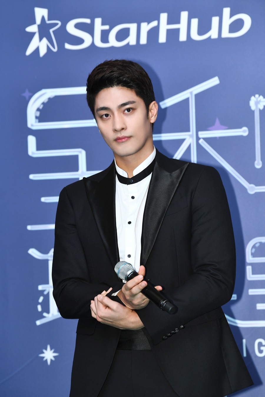 성훈, 싱가포르 '스타허브 나이트 오브 스타즈'서 수상…'글로벌 인기ing'-pickcon