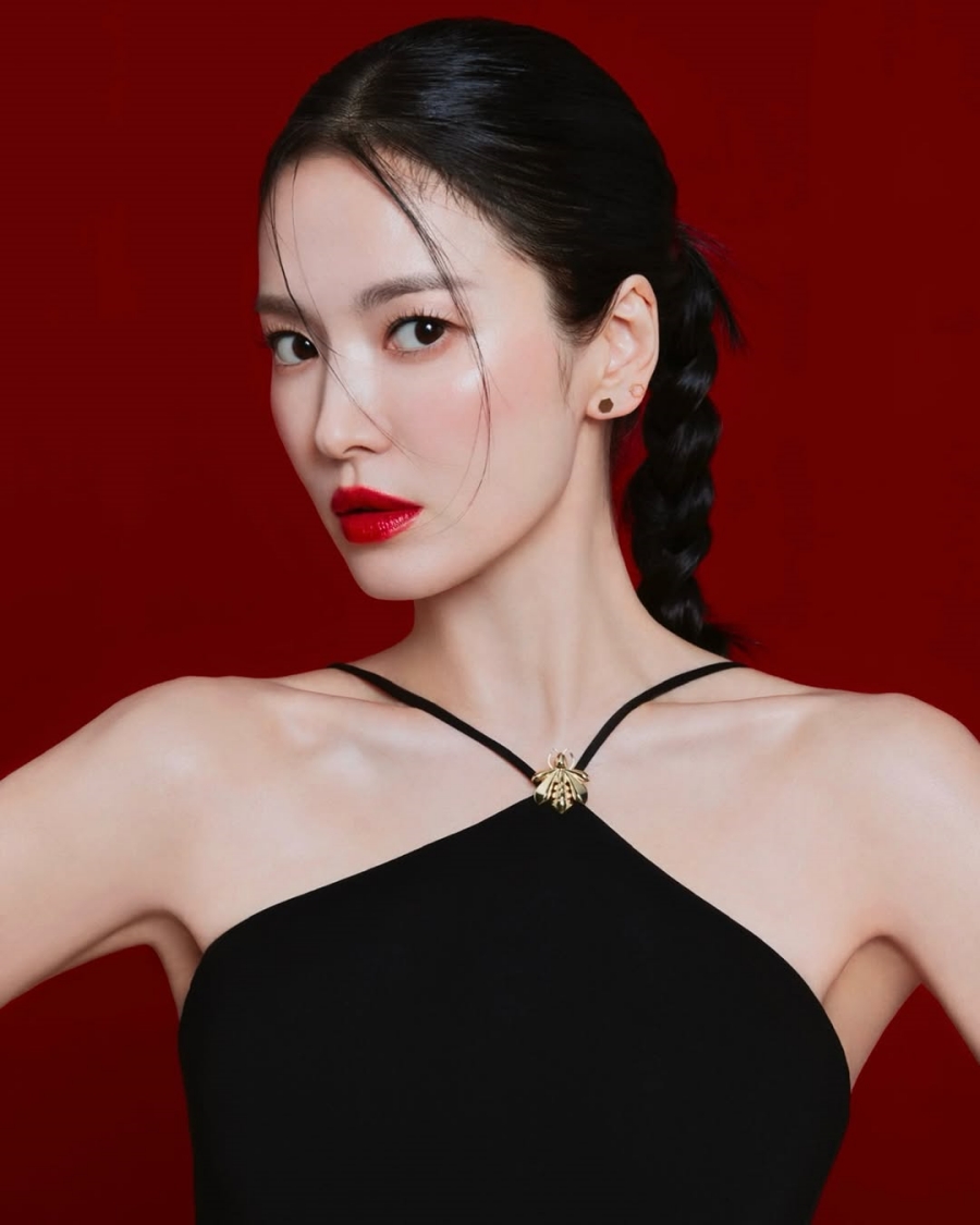 이렇게 도발적인 '송혜교'라니…일자쇄골 자랑한 군살제로 보디라인-pickcon