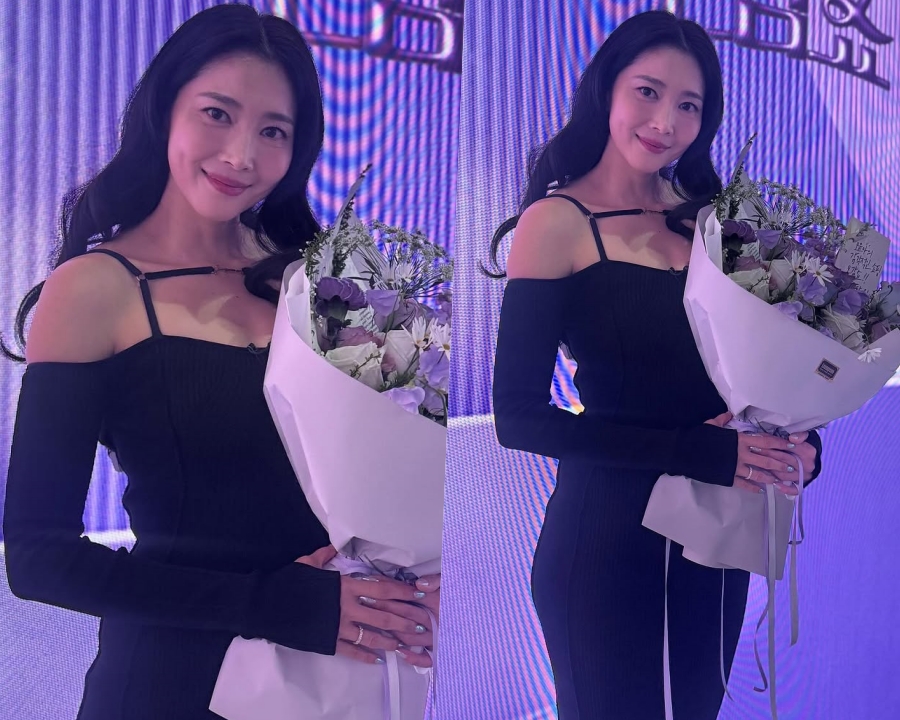 오윤아, 과감한 드레스에 드러난 묵직한 글래머러스 자태…대문자 'S라인'-pickcon