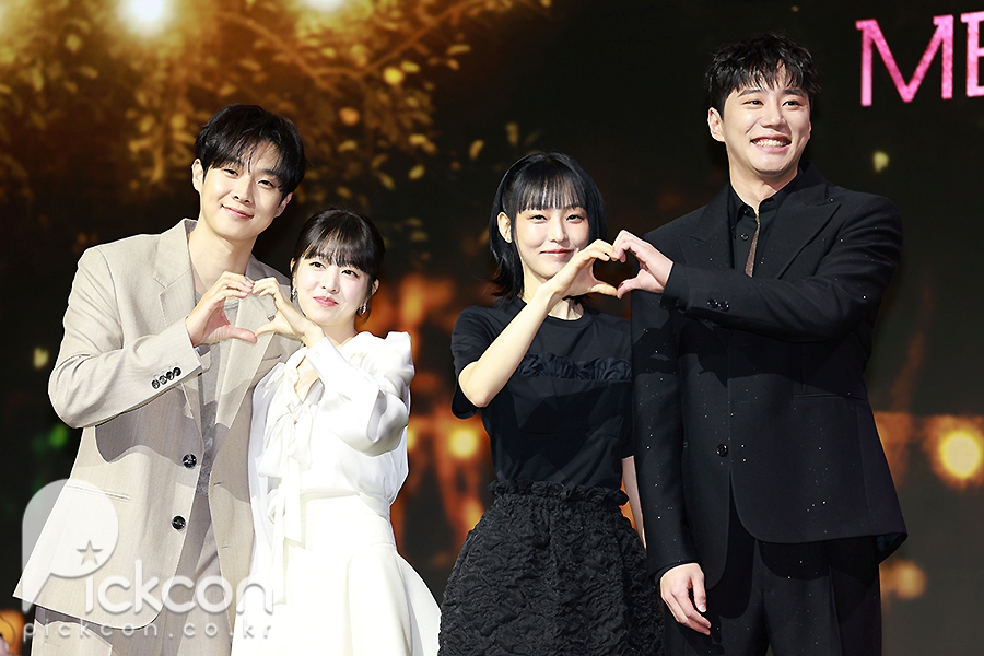 청순vs시크로 나뉜 '멜로무비' 포토타임[포토]-pickcon