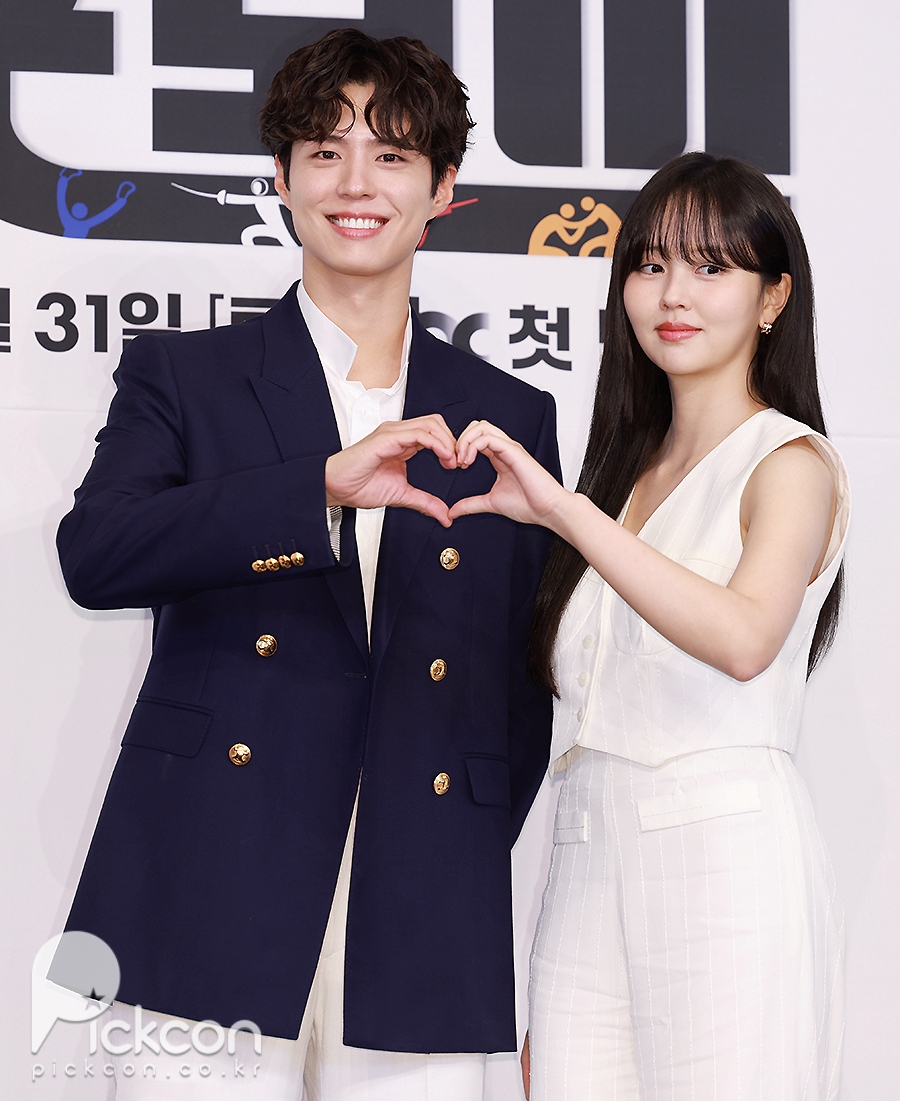 '굿보이' 김소현 "MC 호흡 10년 만에 박보검과 작품…무조건 해야겠다 생각"-pickcon