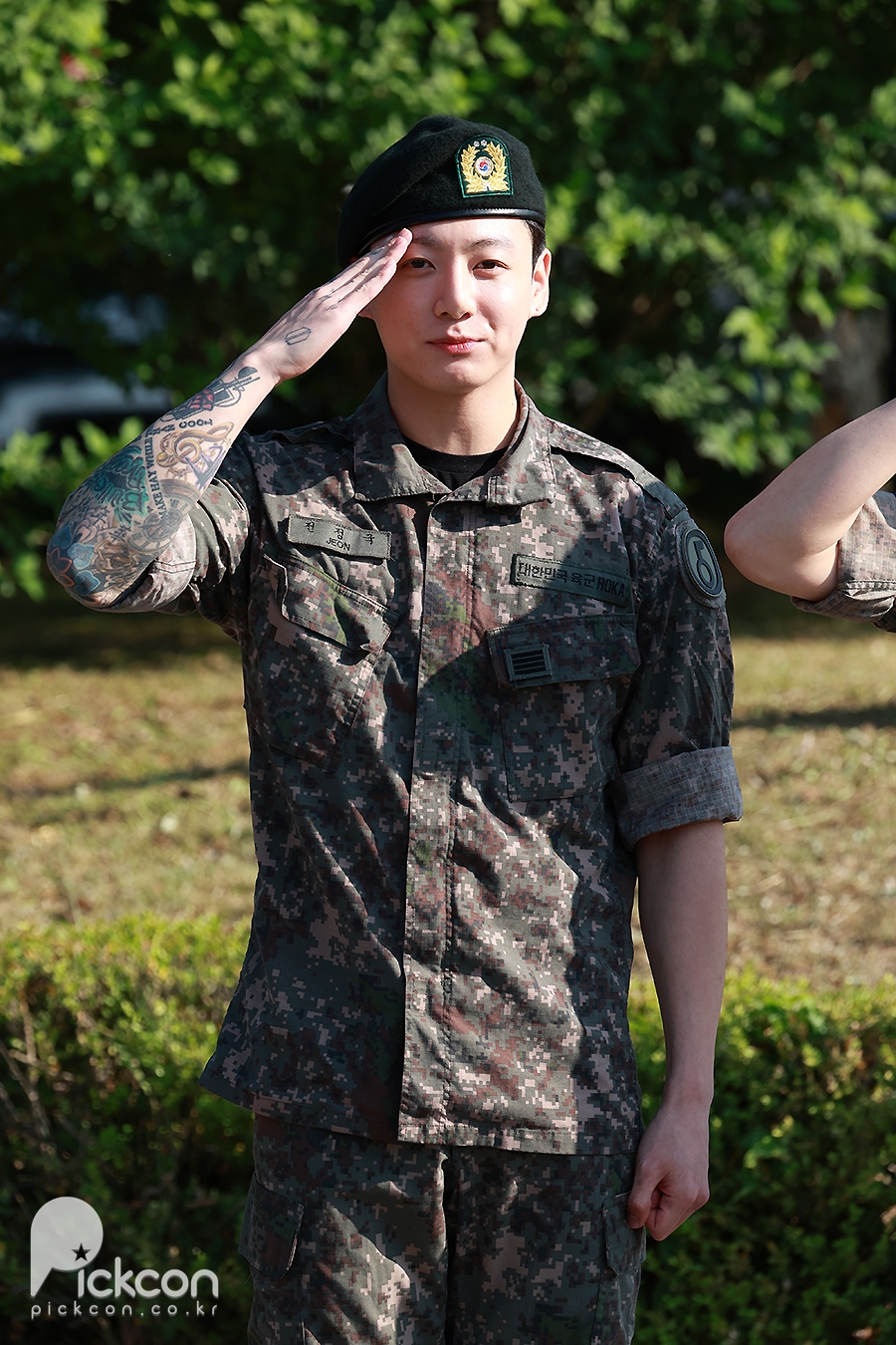 BTS 정국, 전역 당일 밤 스토킹 피해…30대 中 여성 체포-pickcon