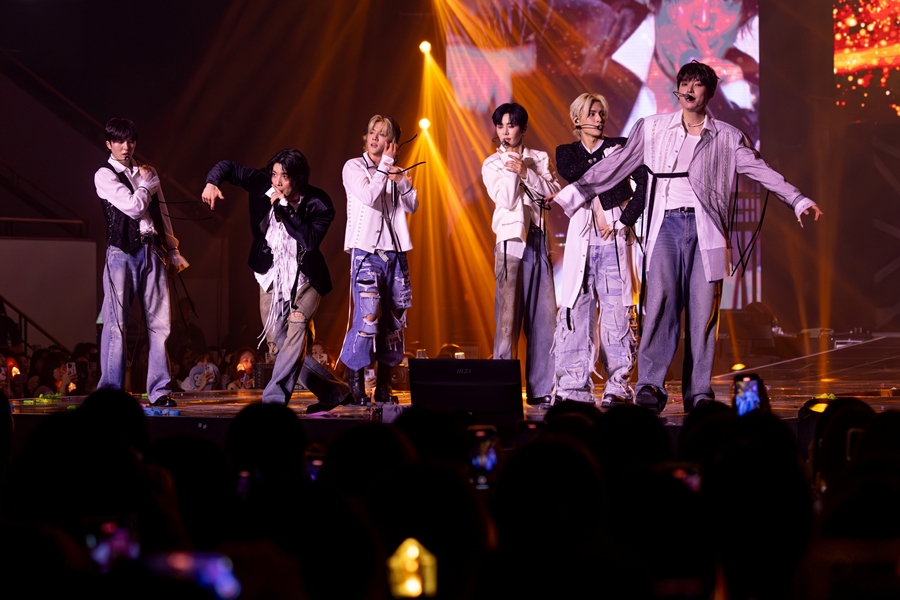 SF9, 2년 6개월 만의 단독 콘서트 성료 "여러분 덕분에 팀 잘 지키고 있다"-pickcon