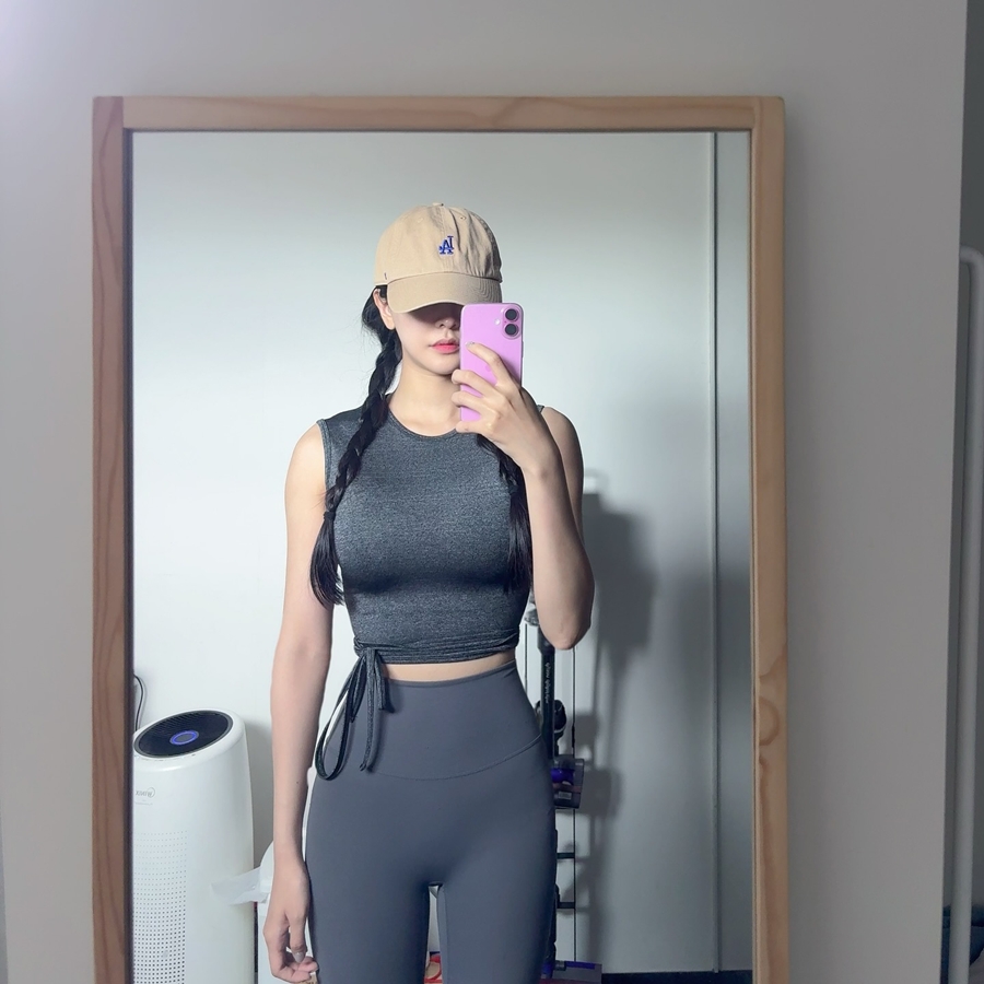 김나현, 몸매가 이렇게 좋았어? 편안한 트레이닝복 차림에 돋보이는 S라인-pickcon