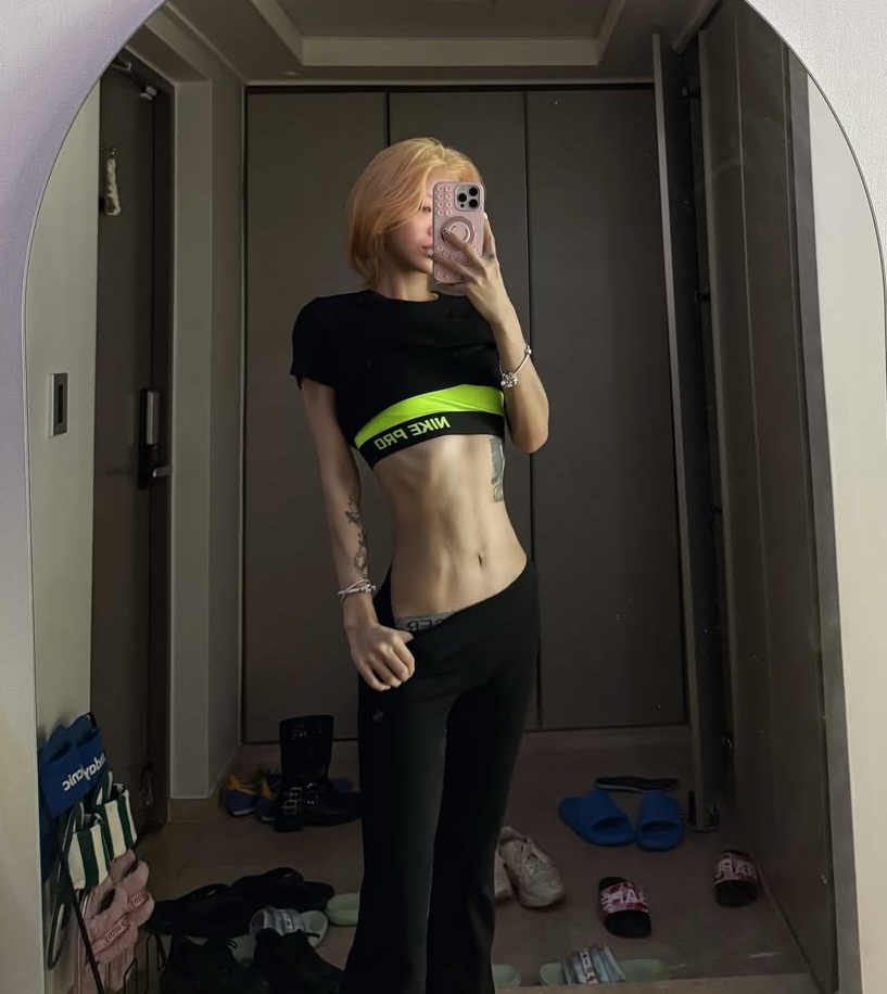 '故 최진실 딸' 최준희, 41kg 복부 핏줄까지 보여…"납작배는 헬스장 아닌 주방에서"-pickcon