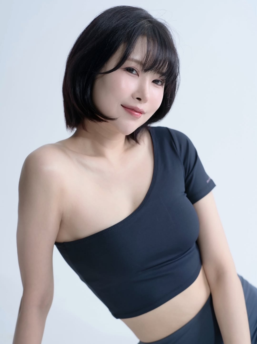 이세영, 가슴 성형 후 과감한 레깅스룩 화보 "6kg 감량 중"-pickcon