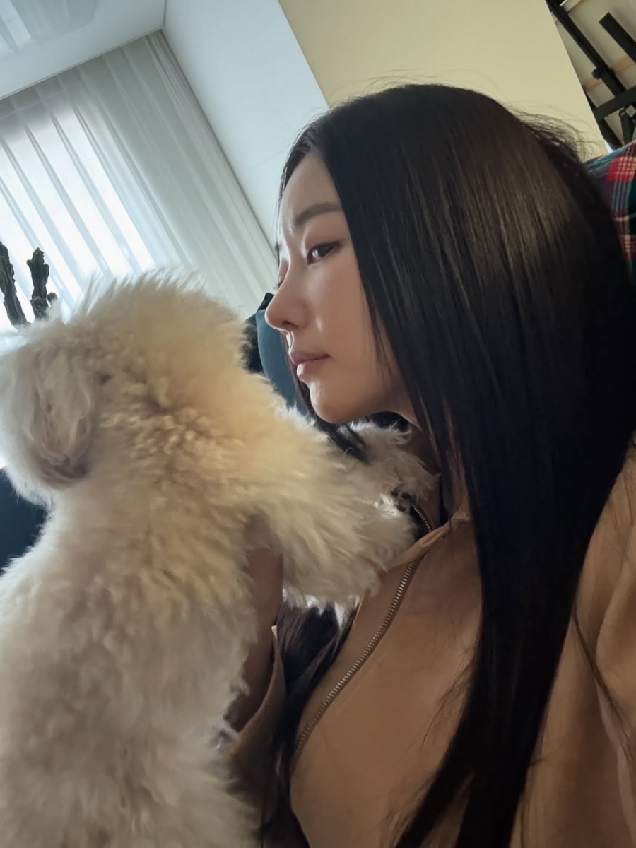 김사랑, 47세 맞아? 홀릴 듯한 눈빛으로 "오늘 백걸음도 안 걸었더니"-pickcon