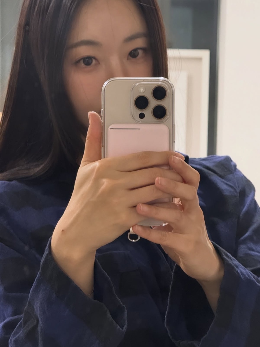 김사랑, 초근접 사진에도 무굴욕 미모…20대라 해도 믿을 것 같은 47세 근황-pickcon