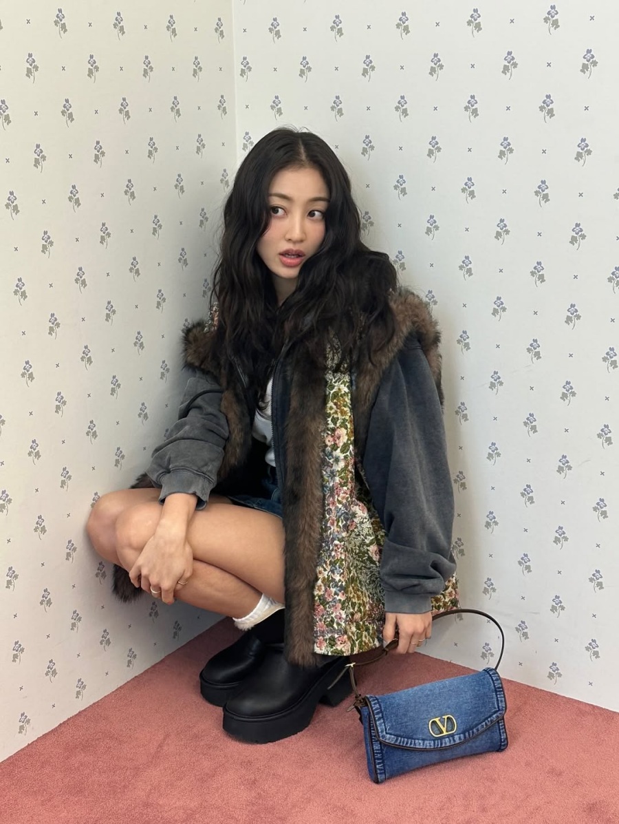 트와이스 지효, 핫팬츠에 드러난 꿀벅지…명품 자태-pickcon