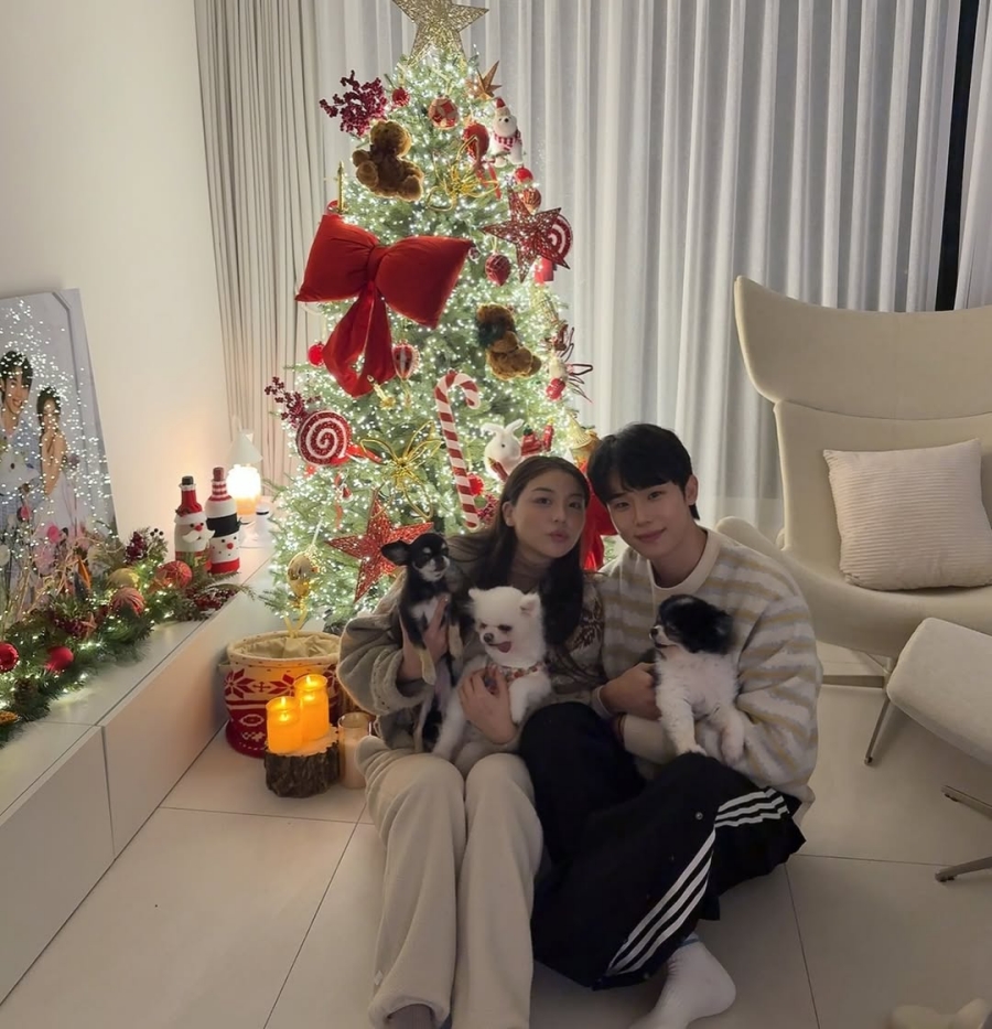 에일리♥최시훈, 트리 앞 달콤한 뽀뽀 "미리 크리스마스"-pickcon