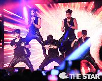 [포토] 2PM, '아찔한 아크로바틱!'-pickcon