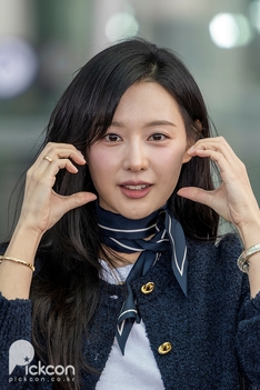 김지원, 수줍은 하트[포토]-pickcon