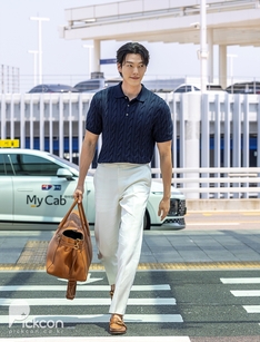 김우빈, 피지컬 美쳤다…감탄만 나오는 비주얼 [포토]-pickcon