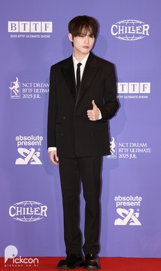 NCT DREAM 천러, 눈빛은 시크하게 포즈는 깜찍하게 [포토]-pickcon