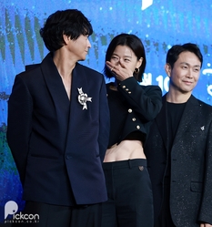 전지현X강동원, 수상할 정도로 너무나 '느좋' 케미 [포토]-pickcon